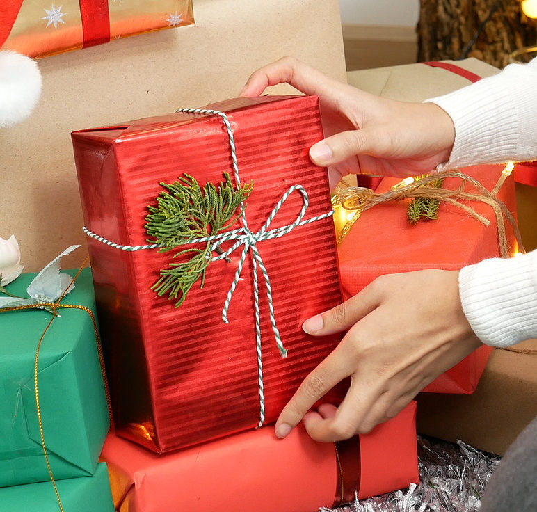 Thoughtful Holiday Gift Ideas | PostNet Blogs